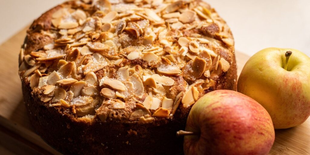 Delightful Apple and Pine Nut Cake - A sweet treat to enjoy!